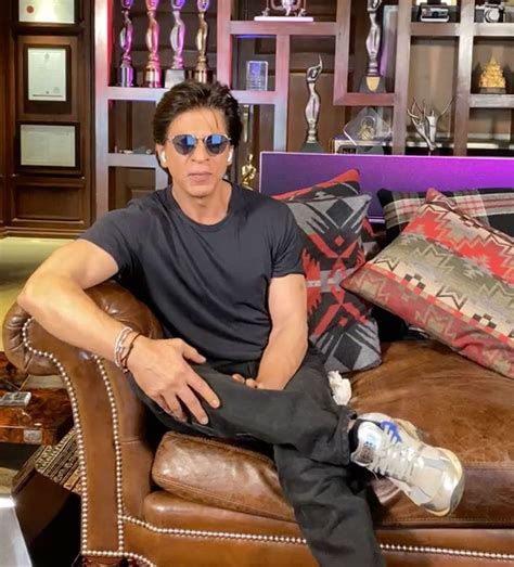 Shah Rukh Khans Rs 6300 Crore Net Worth A Sea Facing Bungalow Worth Rs 200 Crore An Ipl Team