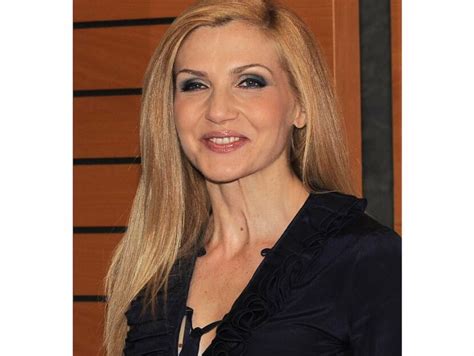 Lorella Cuccarini I Look Più Bella Della Storia Della Tv Donna Moderna