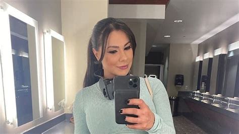 Esperanza G Mez Pill A Su Novio Con Otra Mujer Y Le Hizo Un Show De Celos En Plena Calle