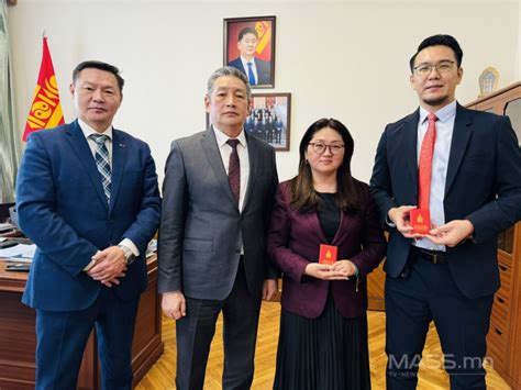 Ерөнхийлөгчийн орон тооны бус зөвлөхөөр Б Энх Амгалан Ц Ганзориг нар томилогдлоо