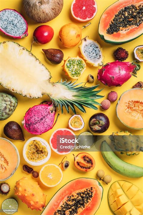 이국적인 과일 파인애플 파파야 망고 아노나 바나나 피타하야 키와노 아프리카 뿔 멜론 타마릴로 과일 그라나딜라 살라크 뱀 과일 마라쿠야 람부탄 열매 롱간 타마린드 망고스틴