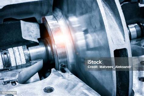 산업용 전기 원심 펌프 또는 송풍기 내부의 세부 단면 임펠러를 클로즈업 전기 원심 펌프 Ndustrial 개념 Stem 주제에