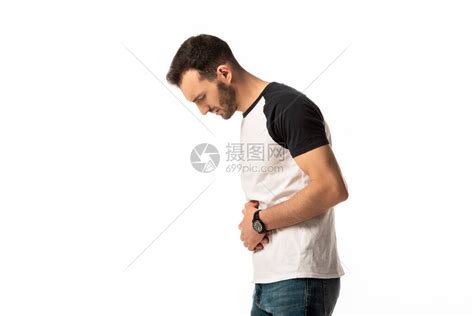 患有疾病的男子在胃部与腹部接触高清图片下载 正版图片503871183 摄图网