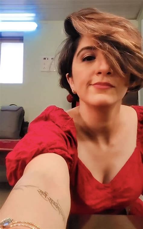 Snehlata Vasaikar Showing Her Sweet Cleavage Rmarathibayka