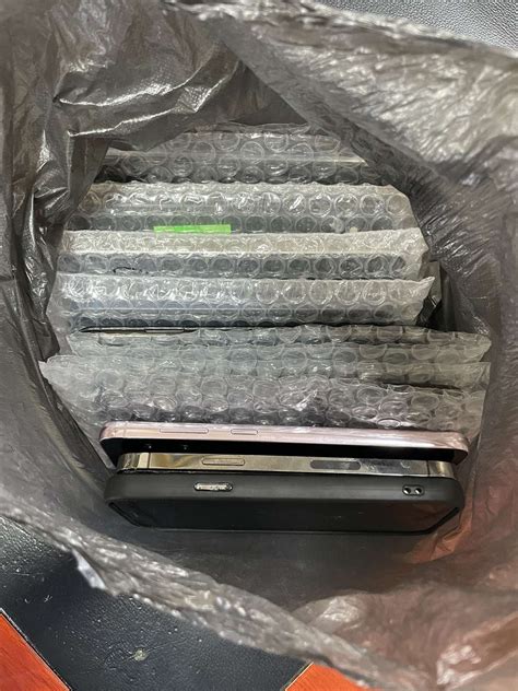 ЦЕГ Хилийн боомтоор хулгайн гар утас гаргах гэж байсныг илрүүллээ