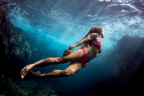 Meet A Pro Sarah Lee Artist Of The Deep Adorama Underwater