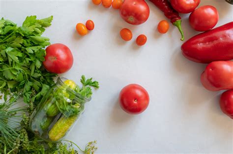 복사 공간으로 야채 재료의 절인 다양한 항아리의 상단보기 가정 생활에 대한 스톡 사진 및 기타 이미지 가정 생활 가정 주방 가정의 방 Istock