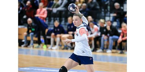 Handball Léna Grandveau Et Camille Depuiset Avec Les Bleues