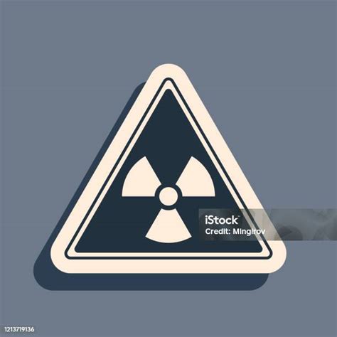 黑色三角形符號帶有在灰色背景上隔離的輻射符號圖示長陰影樣式向量插圖向量圖形及更多三角形圖片 三角形 保安 保護 Istock