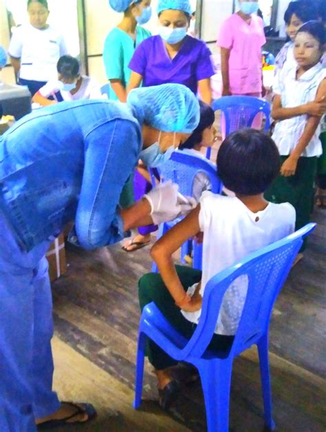 ဂွမြို့နယ်အတွင်းရှိ ကျောင်းသား သူများအား ကိုဗစ် ၁၉ ရောဂါကာကွယ်ဆေး ဒုတိယအကြိမ်နှင့် ထပ်ဆောင်း ကာက