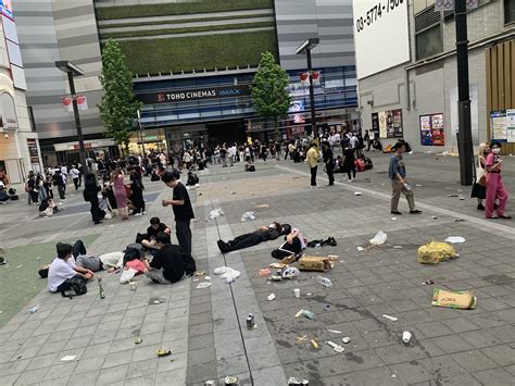 歌舞伎町の路上飲み、定着してしまう たびたび失礼します