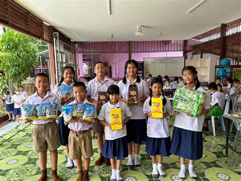 คณะครู บุคลากร โรงเรียนบ้านป่างิ้ว อ ดอยสะเก็ด สพป ชม1