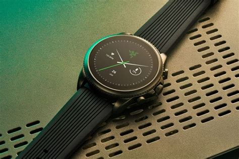 Razer And Fossil Launch Smartwatch Designed For Diehard Gamers Maxim Smart Watch Razer
