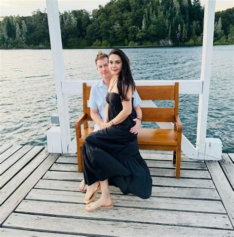 Review আজকের ছবিতে বলিউডের ডিম্পল কুইন প্রীতি জিনতা ও তার স্বামী। ২০১৬ সালের ফেব্রুয়ারিতে