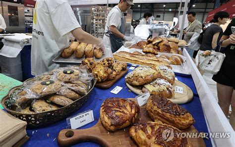 갓 구운 빵 냄새가 가득 연합뉴스