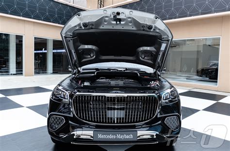 마이바흐 Gls 600 마누팍투어 나이트 시리즈 엔진룸 공개 네이트 뉴스