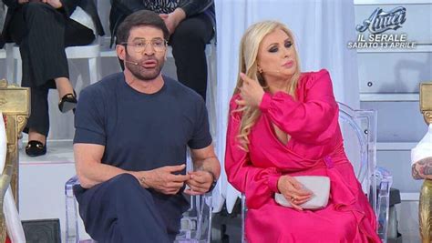 Gianni Sperti Accusa Aurora Tropea Ti Sei Messa Daccordo Con Tiziana