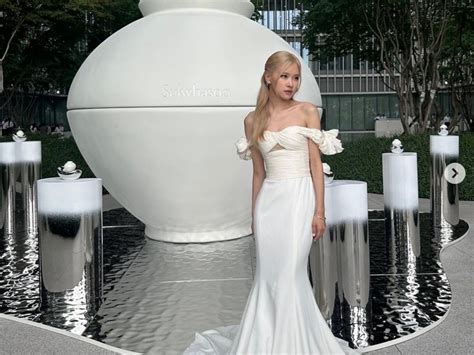 Gaya Rose Blackpink Pakai Gaun Pengantin Tuai Pujian Disebut Bak Dewi