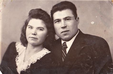 Фото Мама и отец ноябрь 1951 Куйбышевская обл г Чапаевск История России в фотографиях