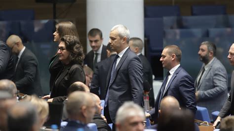 Възраждане и ИТН напуснаха пленарната зала обжалват промяната на Конституцията в КС Nova