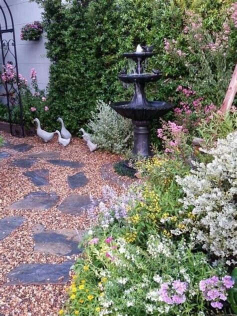 จัดสวนแบบอังกฤษ ไอเดียสวนหน้าบ้าน สวนสไตล์โมเดิร์น สวนกลางแจ้ง