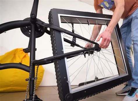 دوچرخه ای که با چرخ های مربعی خود فیزیک را به چالش می کشد فیلم و عکس