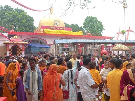 Crowd Gathered At Areraj Temple On The Third Friday Of Sawan सावन के तीसरे शुक्रवार को अरेराज