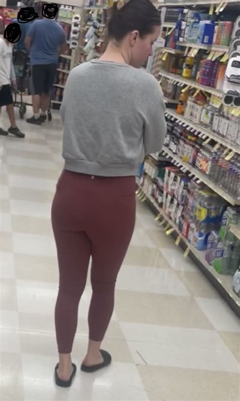 Slim Thick White Girl At Supermarket Spandex Leggings And Yoga Pants