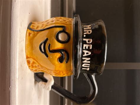 2006 Nabisco Planters Peanuts Mr Peanut Classic Black Handle Ceramic