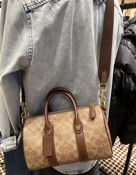 Coach Compass Bag 25 In Signature Canvas Caneeeustomy