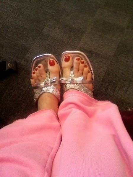 Samantha Graces Feet
