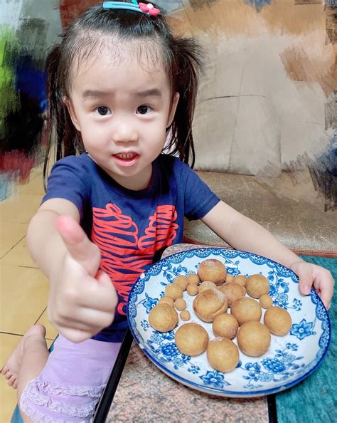 睿咩rimmy 居家防疫好無聊？把夜市搬回家～ Diy地瓜球🍠親子最愛 超簡單👍只要三樣食材 1地瓜