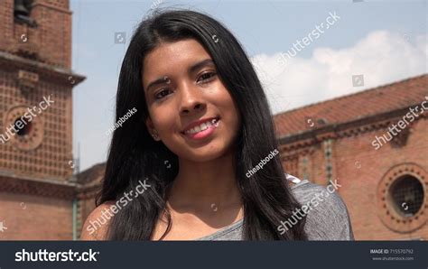 Pretty Latina Teen Girl Church Foto Stock 715570792 Shutterstock