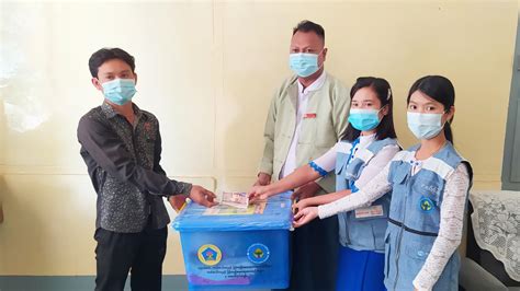 ကန်ကြီးထောင့်မြို့တွင် လေဘေးသင့်အိမ်ထောင်စုအား ကယ်ဆယ်ရေးပစ္စည်းများ