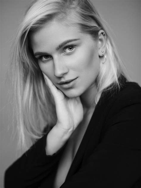 Frederikke Lykke Model Scoop Women