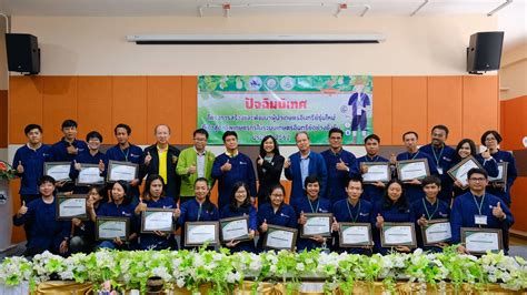 งานศึกษาและพัฒนาด้านหม่อนไหม ศูนย์ศึกษาการพัฒนาภูพานฯ ชิ้นงานตัวใหม่ ผ้าไหมมัดหมี่ย้อมคราม