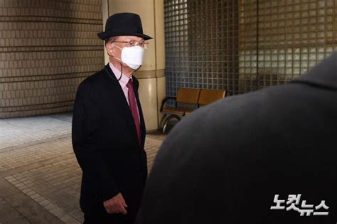 파기환송심 선고 공판 출석하는 김기춘 노컷뉴스