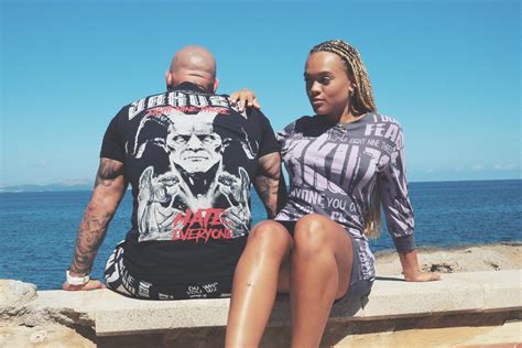 Hoodstyle Bg 🤔 Има ли друга дреха освен тениската толкова перфектно вписваща се в