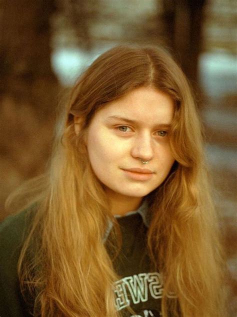 Pin By Platanojergi╭☞ ಠ ε ಠ ╭☞ On Girl In Red Music Artists New Wave Artists Singer