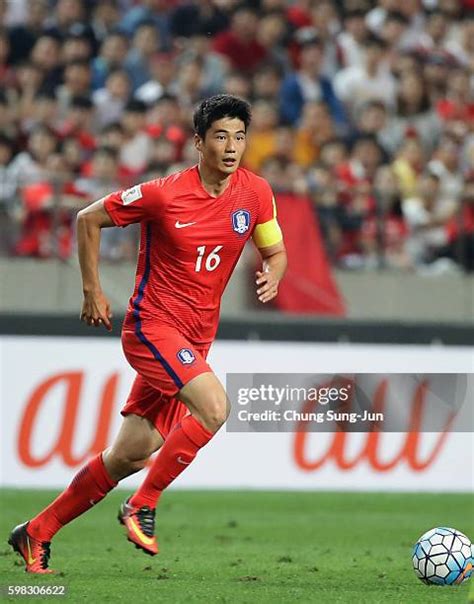Ki Sung Yueng In Korea Football Team Photos And Premium High Res