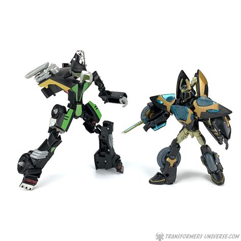 Animated Lockdown Deluxe Transformers Universe
