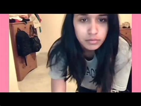 QUITANDOSE LA ROPA FRENTE AL WEBCAM XVIDEOS COM