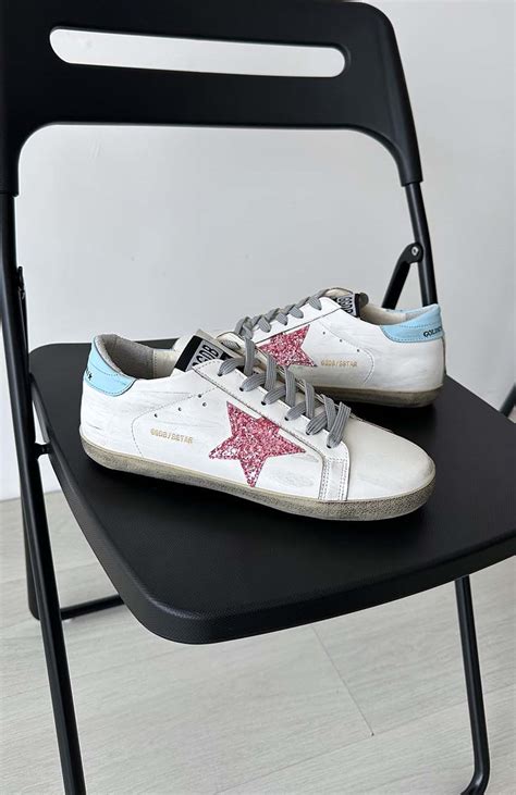 گلدن گوس سفید آبی صورتی کتونی به