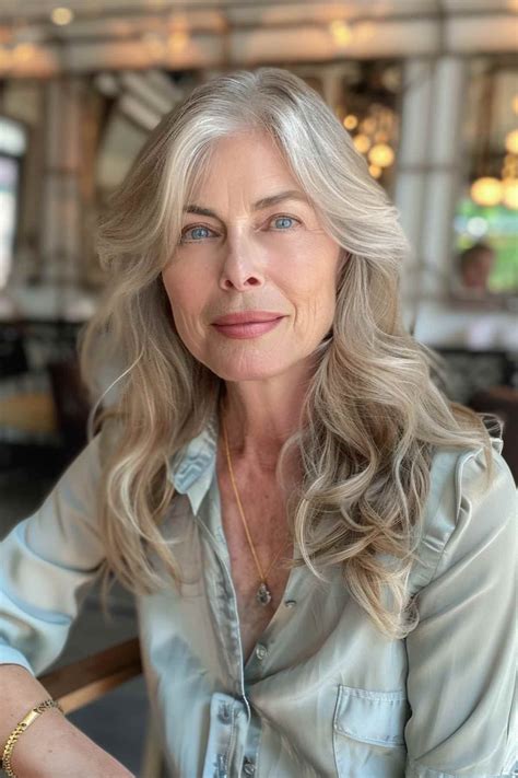 25 Chic Medium Length Hairstyles Older Women Can Absolutely Pull Off
