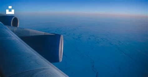 파란 비행기 사진 Unsplash의 무료 여행하다 이미지