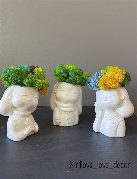 Кашпо з мохом дівчинка фігурка гіпсова стабілізований мох Id