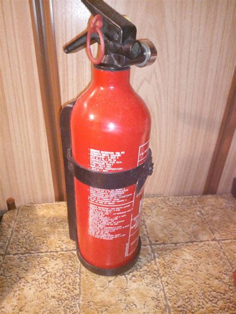 Пожарогасител за кола Аксесоари Резервни части консумативи аксесоари Ямбол Предлага