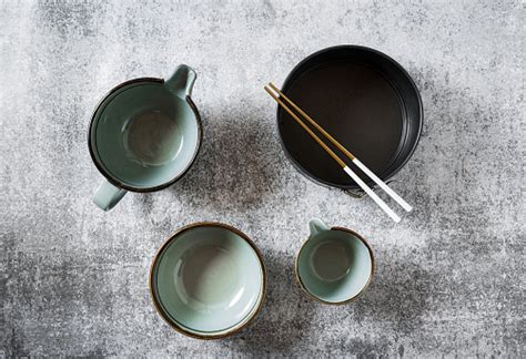 테이블에 접시의 빈 세트 테이블 설정입니다 주방 용품 및 가전 제품 0명에 대한 스톡 사진 및 기타 이미지 0명 건강한 식생활 고급 호텔 Istock