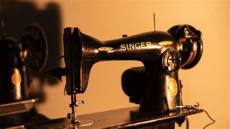 How To Insert Bobbin Case In Singer Sewing Machine Sewing Place