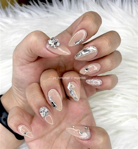 포쉬네일 용산전자랜드점 💛포쉬네일 용산💛 깔끔 풀컬러에 글리터포인트~👍🏻 당일예약가능 💫1회용 위생케어도구 사용💫 💟예약문의 및 위치